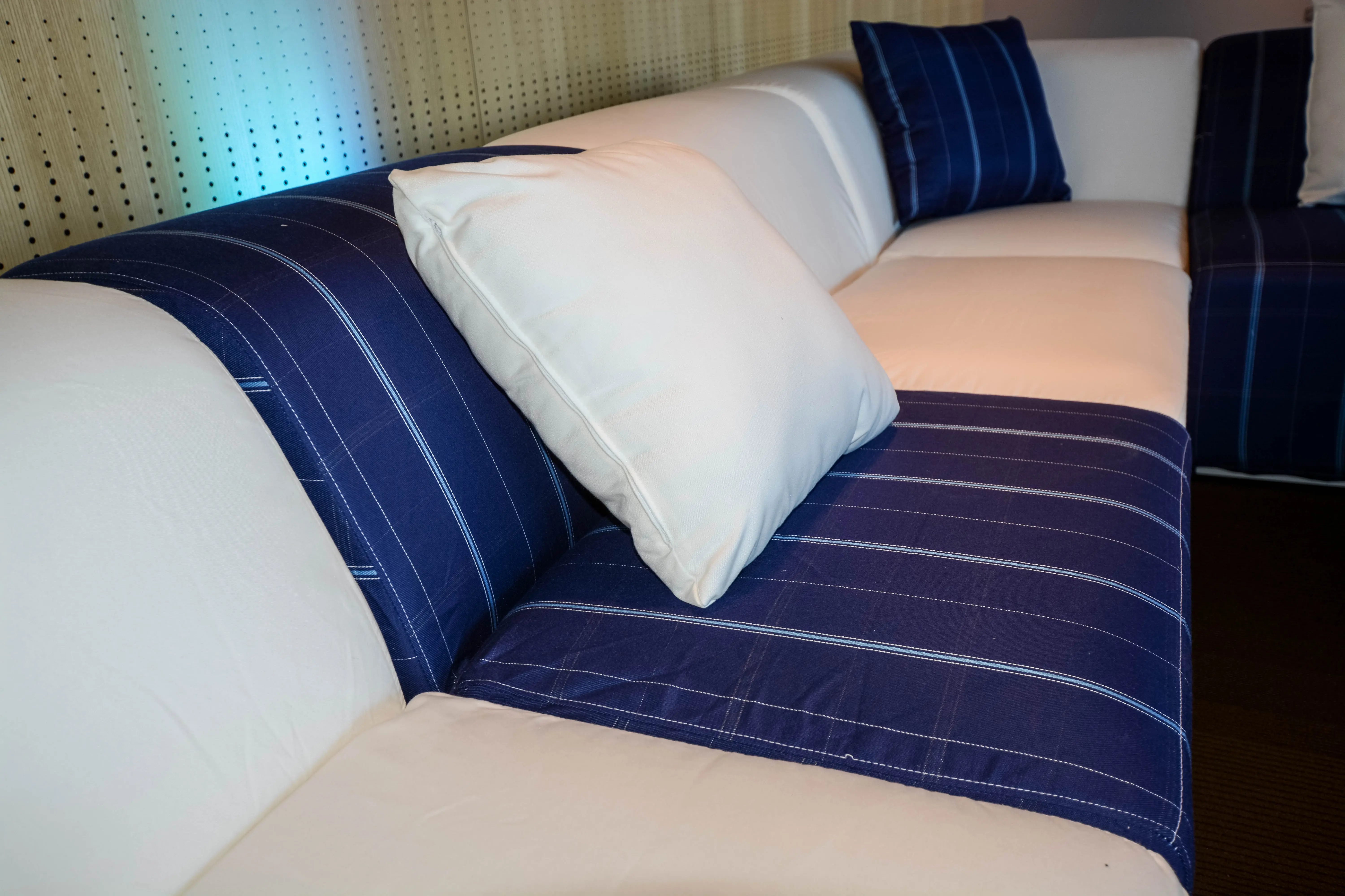 Fidji - Centre - James Blue | DX