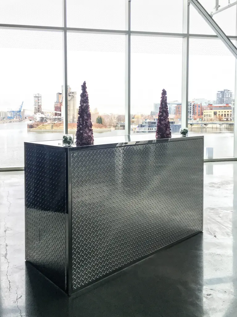 Manhattan bar / Service counter 6' - Checker plate | DX